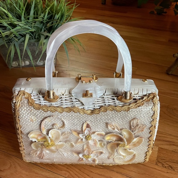 Vintage | Bags | 96s Kitschy White Wicker Purse With Shells | Poshmark